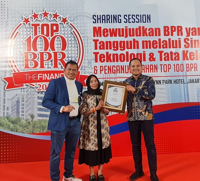 Bank Jombang Raih Penghargaan Bergengsi “Top 100 BPR The Finance 2025 ...